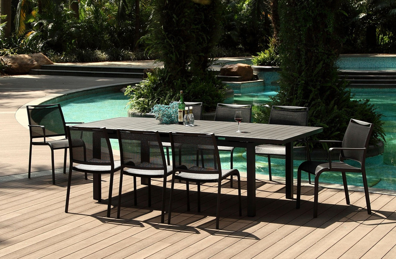 Whiteline Mods - Black Alum Outdoor Extendable Dining Table DT1567
